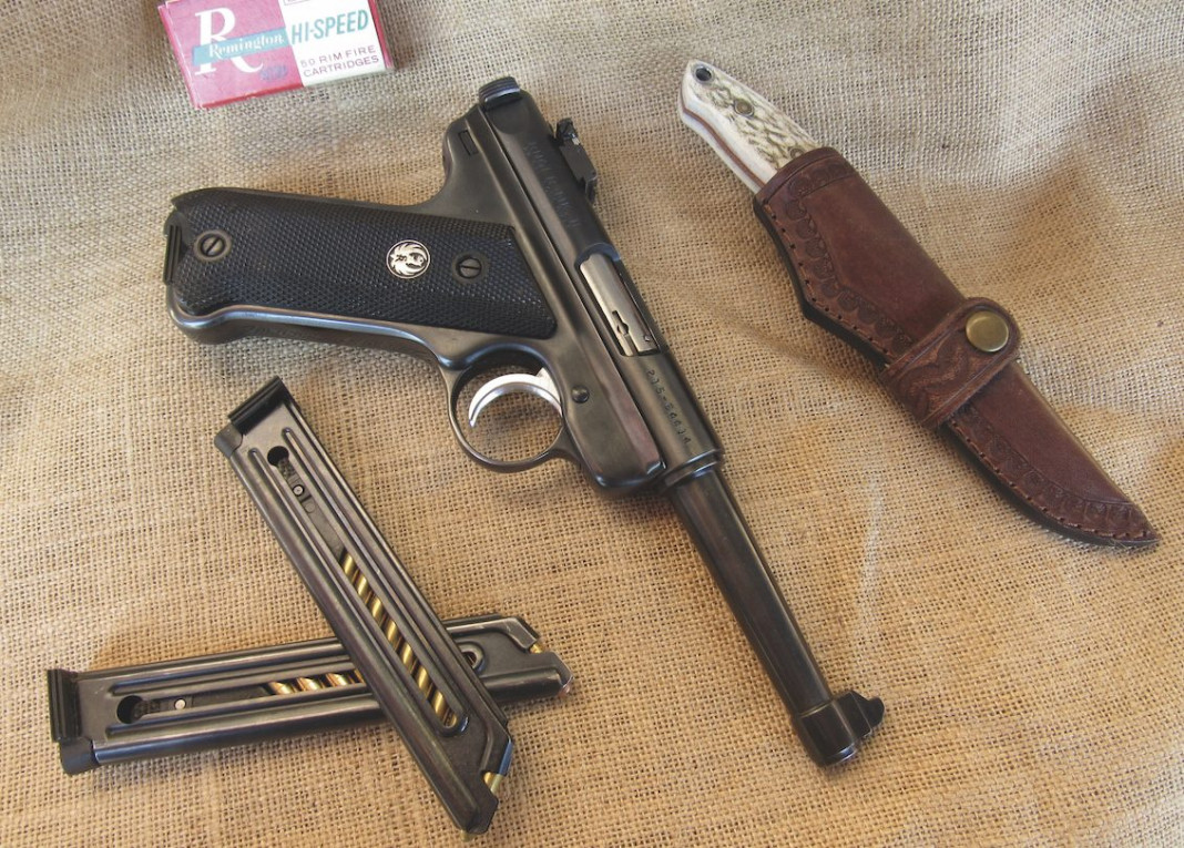 Armi usate: Ruger .22 Auto Pistol MkII cal. .22 Lr