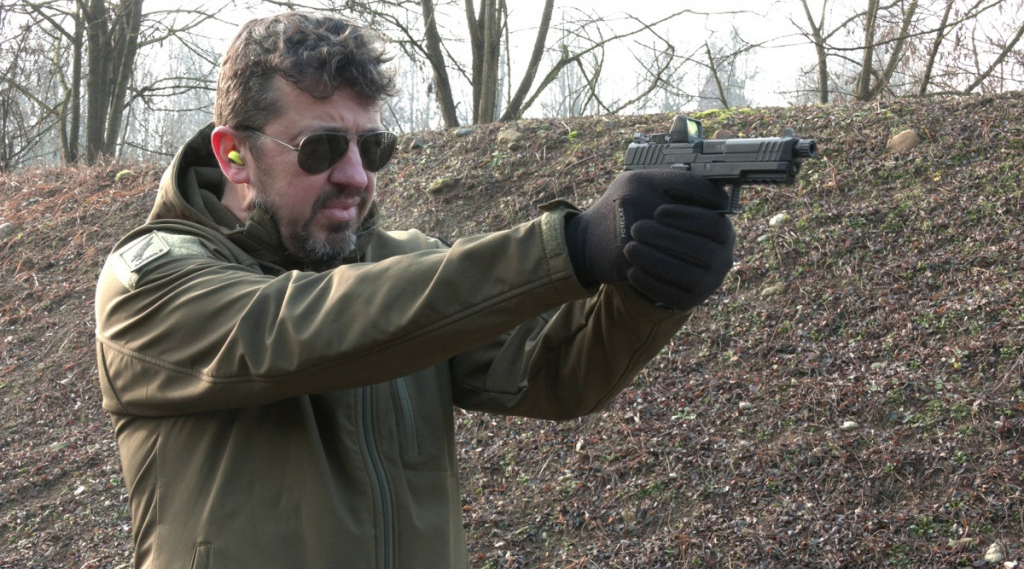 Iwi Masada Tactical cal. 9×19, presentazione e prova a fuoco - Armi ...